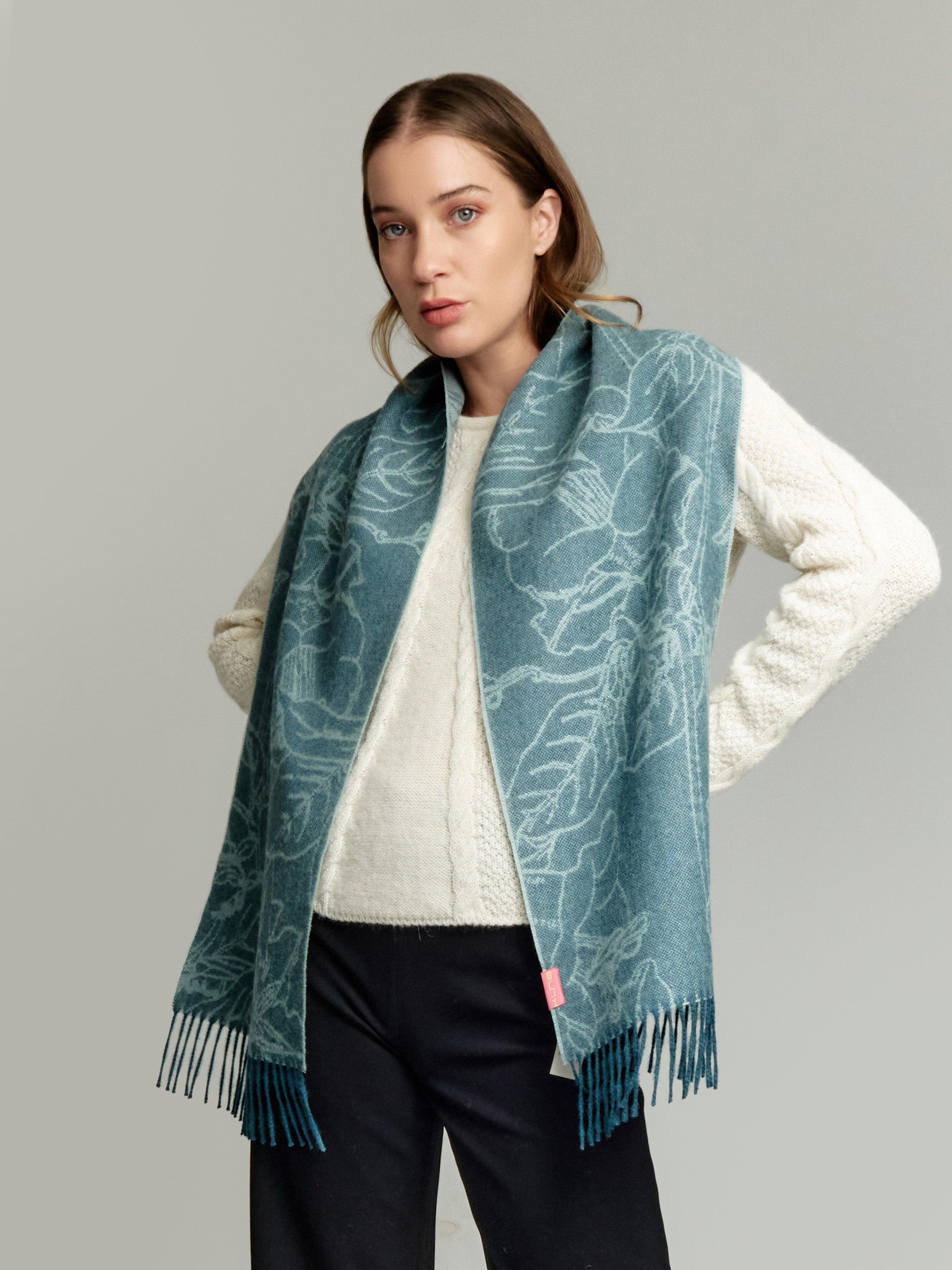 Yetzael Scarf Made of Baby Alpaca in Green