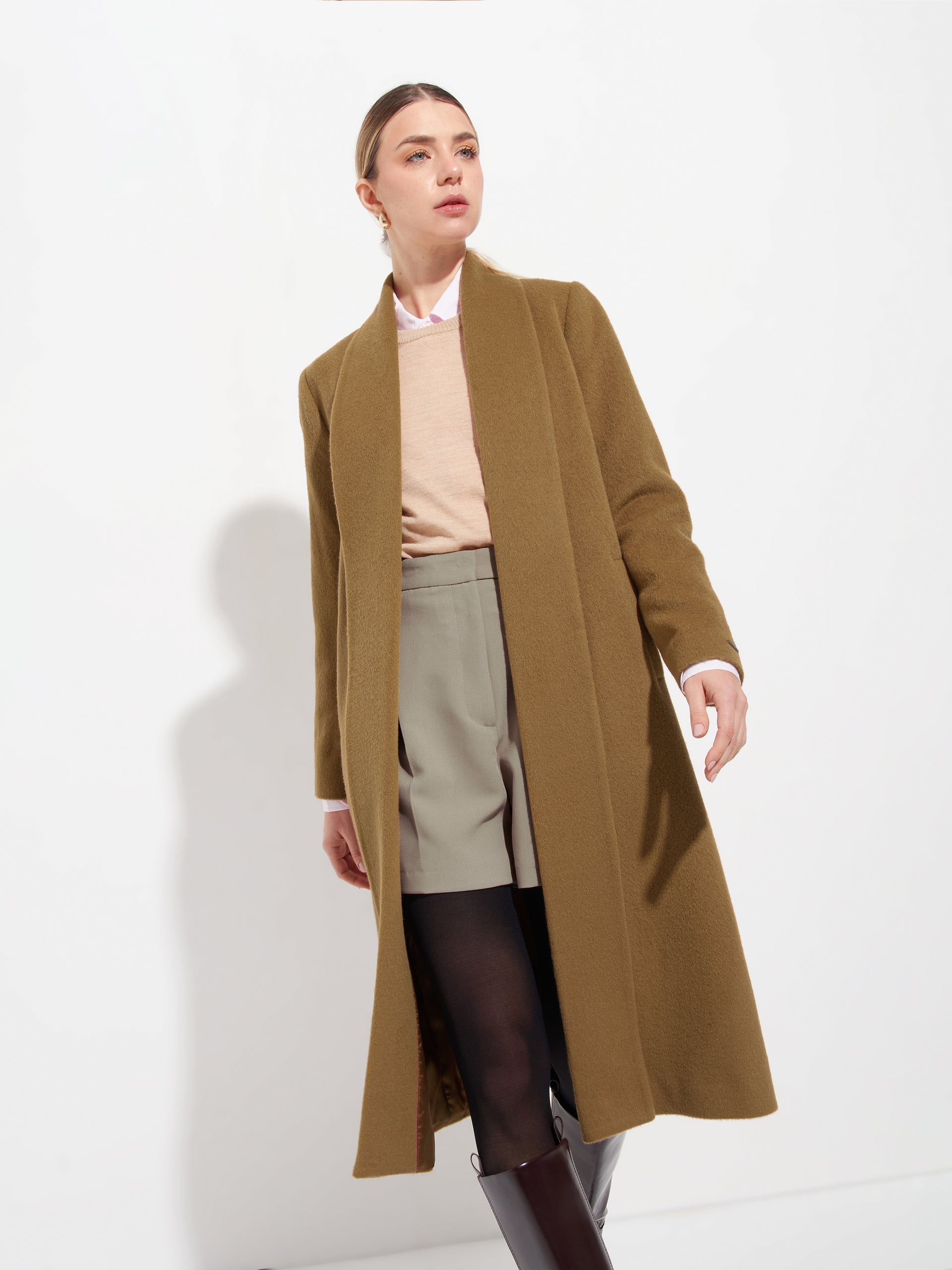 Abrigos para Mujer de Alpaca | Lujo Responsable y Tradición | KUNA